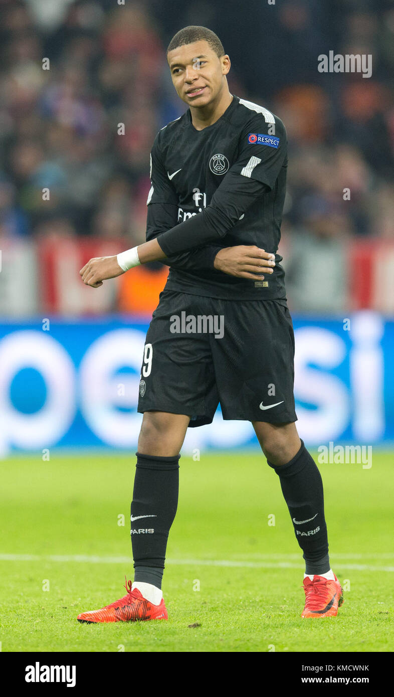 Muenchen, Deutschland. 05th Dec, 2017. Kylian Mbappe (Paris Saint ...