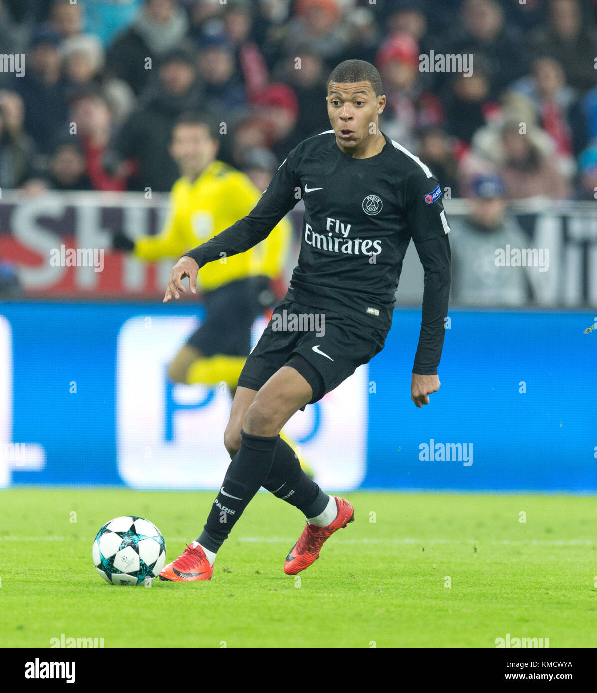 Muenchen, Deutschland. 05th Dec, 2017. Kylian Mbappe (Paris Saint ...