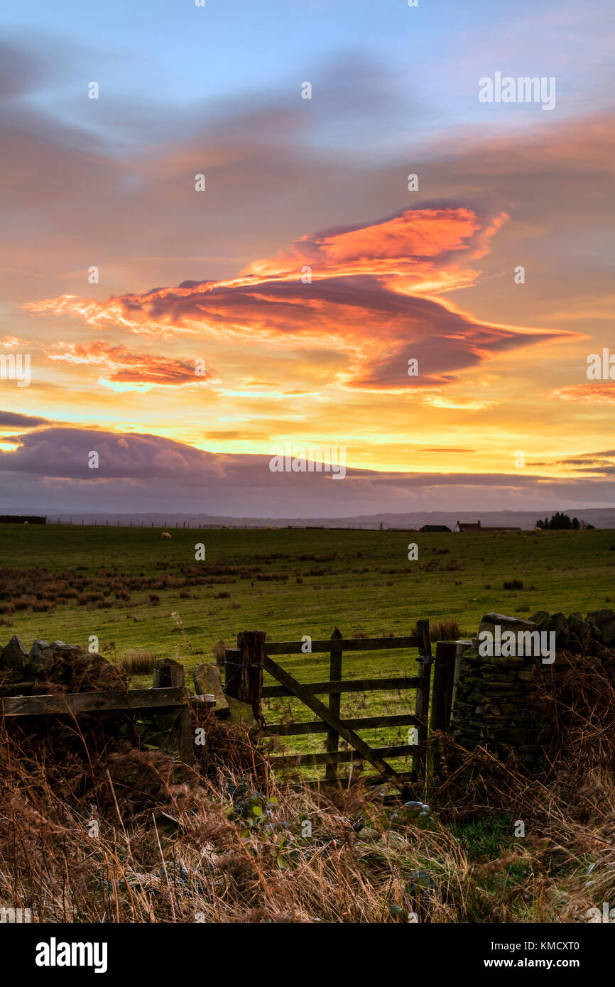 Gathering storm hi-res stock photography and images - Alamy