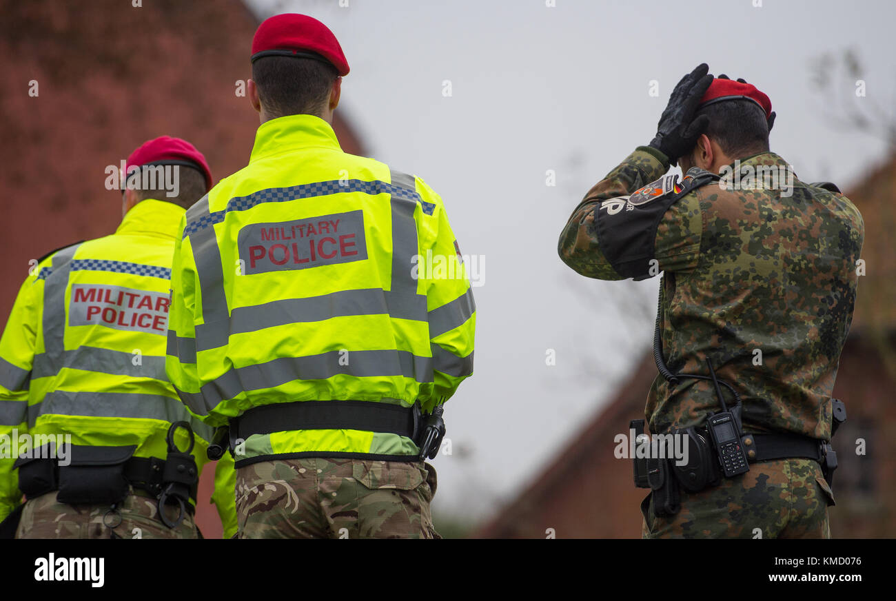 Artlenburg, Germany. 30th Nov, 2017. Two British and one German (R ...