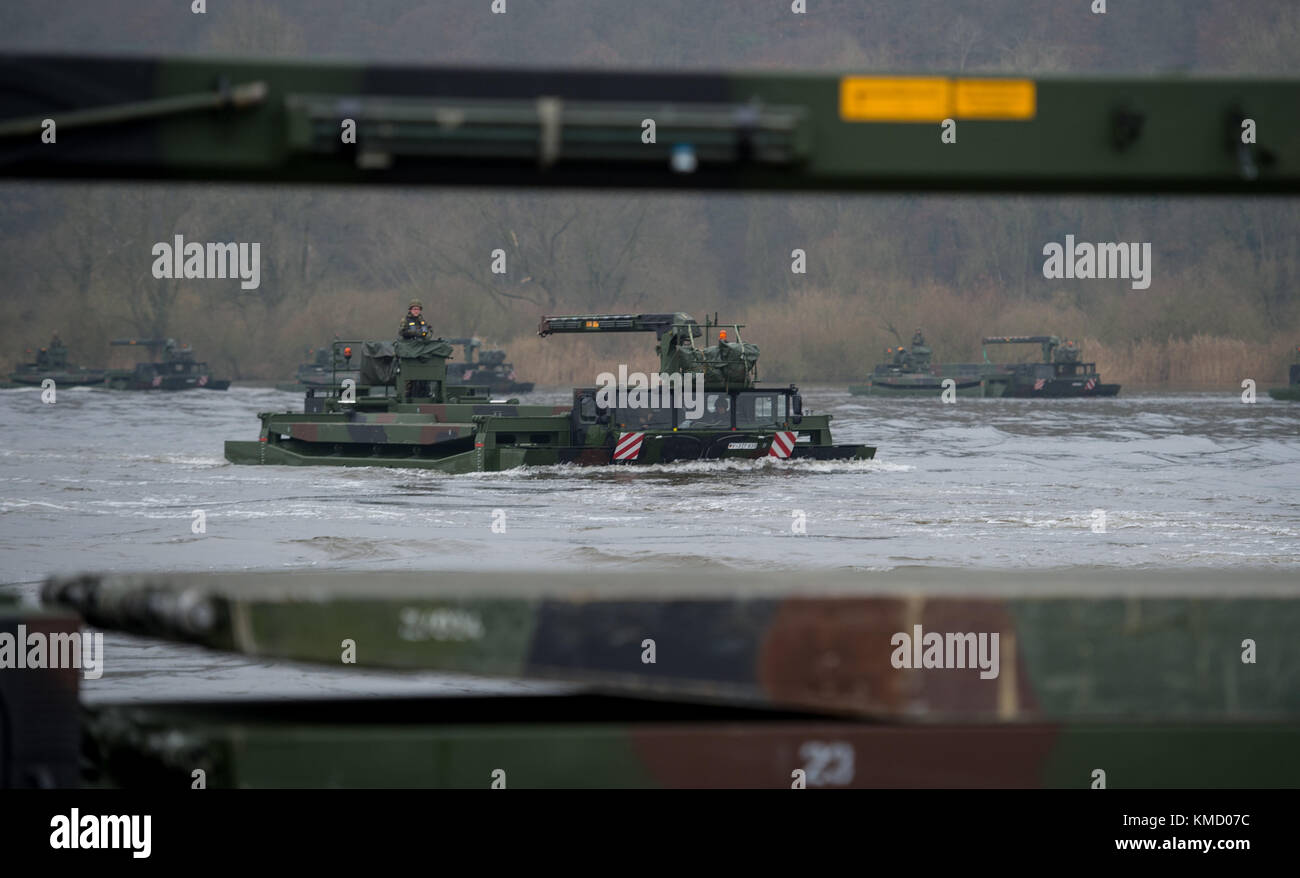M3 amphibious bridging vehicle hi-res stock photography and images - Alamy