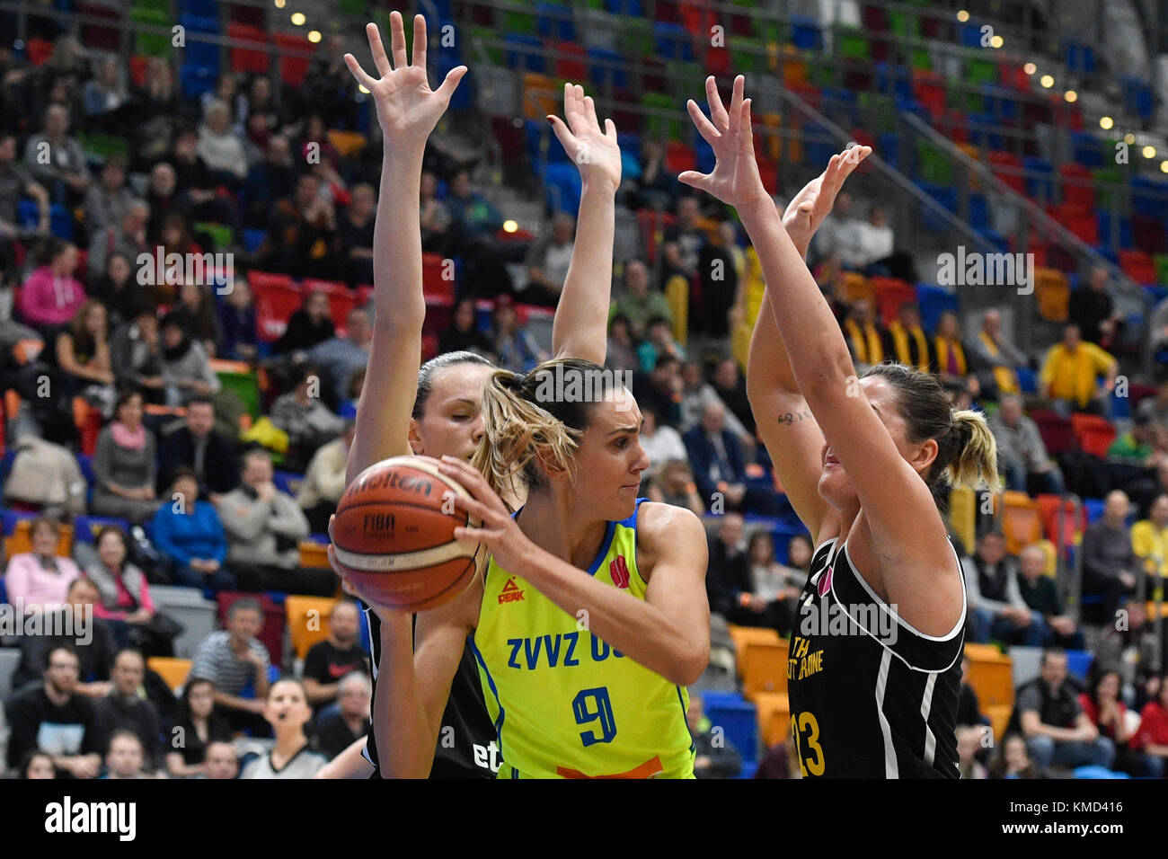 Prague, Czech Republic. 6th Dec, 2017. L-R Manon Grzesinski of Braine ...