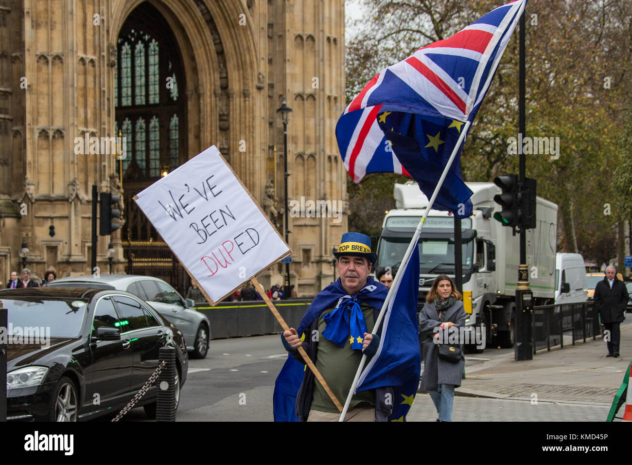 Union jack hand stop hi-res stock photography and images - Alamy