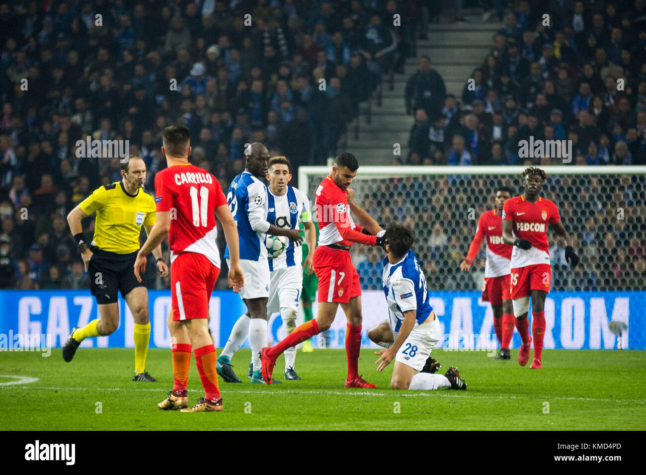 Porto red card football hi-res stock photography and images - Alamy