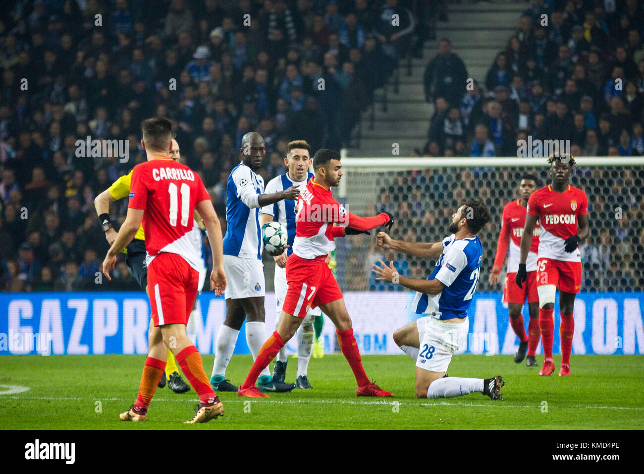 Porto red card football hi-res stock photography and images - Alamy