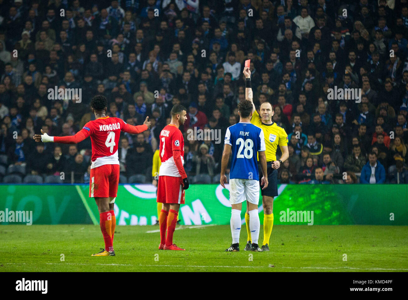 Porto red card football hi-res stock photography and images - Alamy