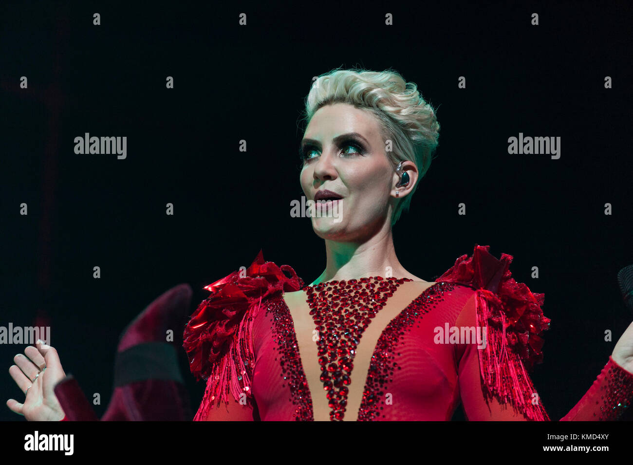 Faye tozer steps performing live hi-res stock photography and images ...