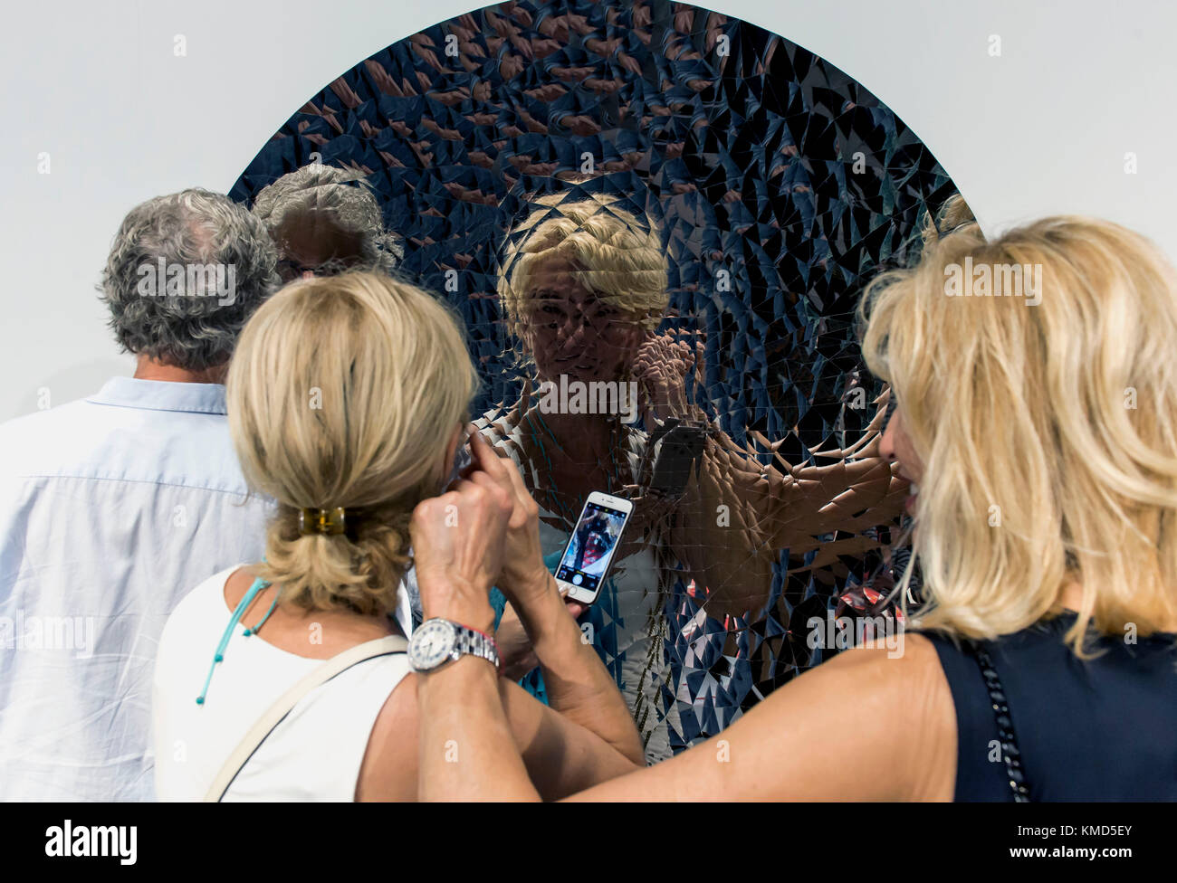 Random beach art hi-res stock photography and images - Alamy