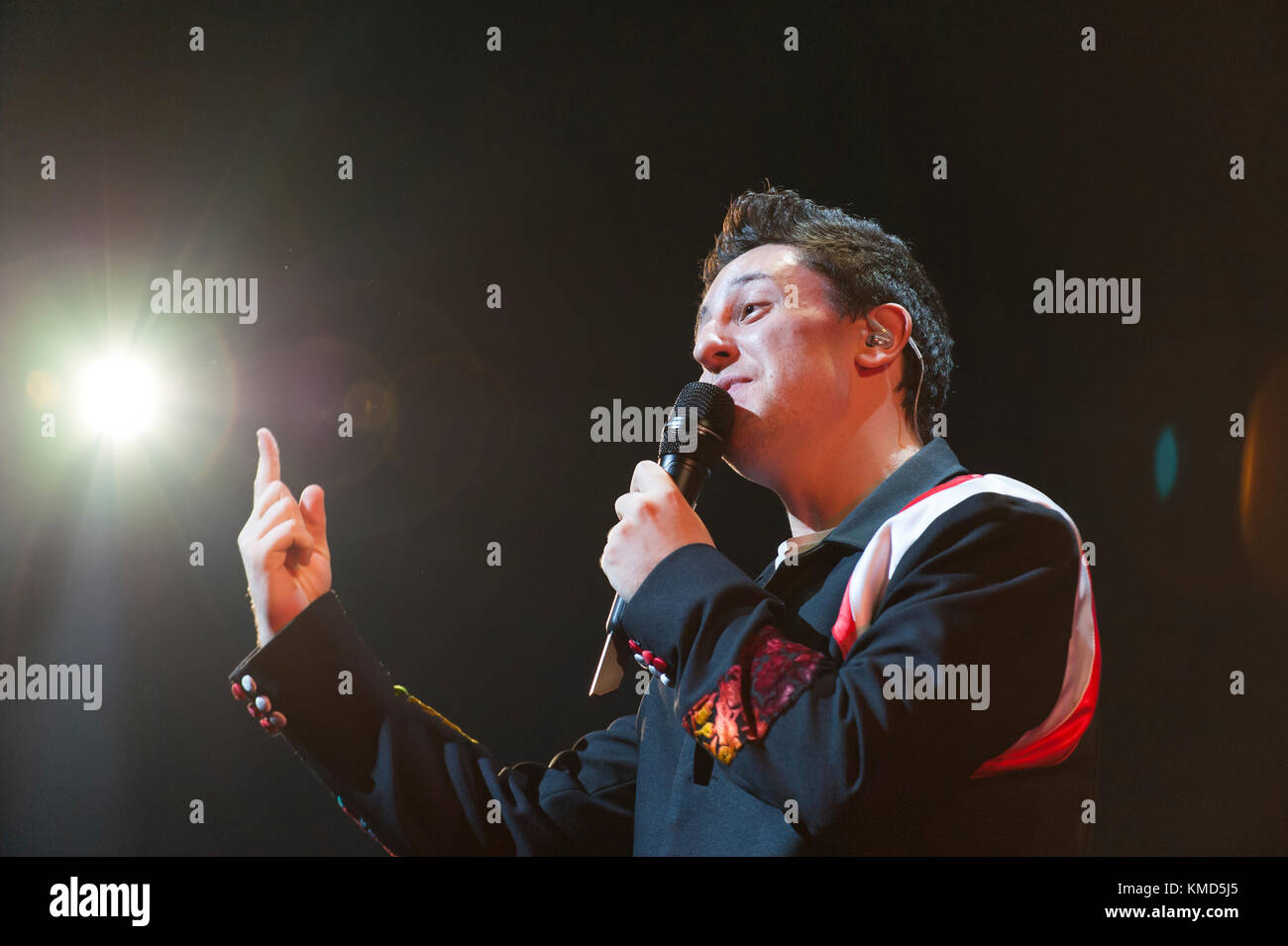 Liverpool, UK. 6th Dec, 2017. Singer, Max Restaino, performs as support ...