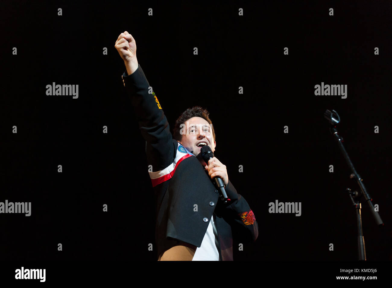 Liverpool, UK. 6th Dec, 2017. Singer, Max Restaino, performs as support ...