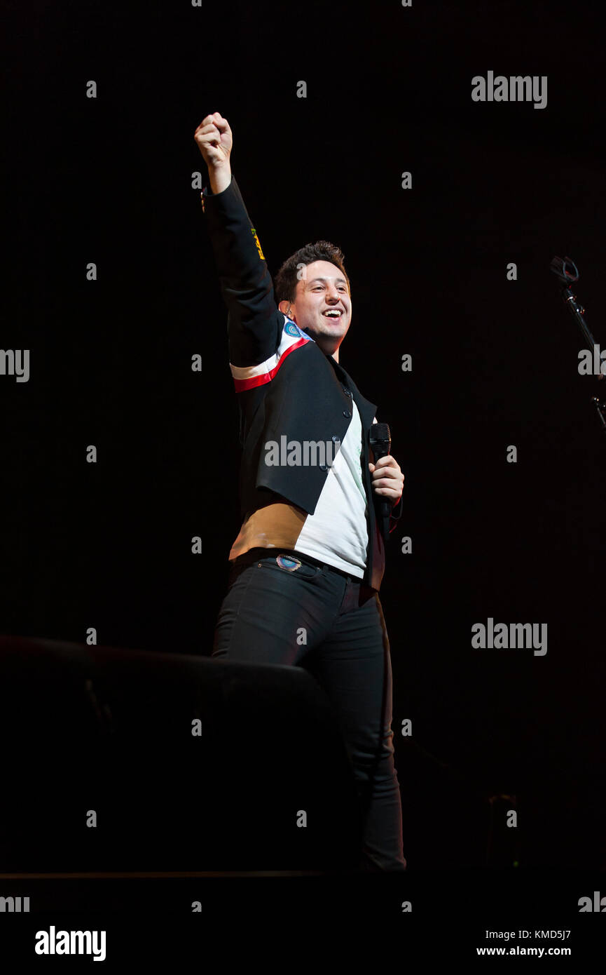 Liverpool, UK. 6th Dec, 2017. Singer, Max Restaino, performs as support ...