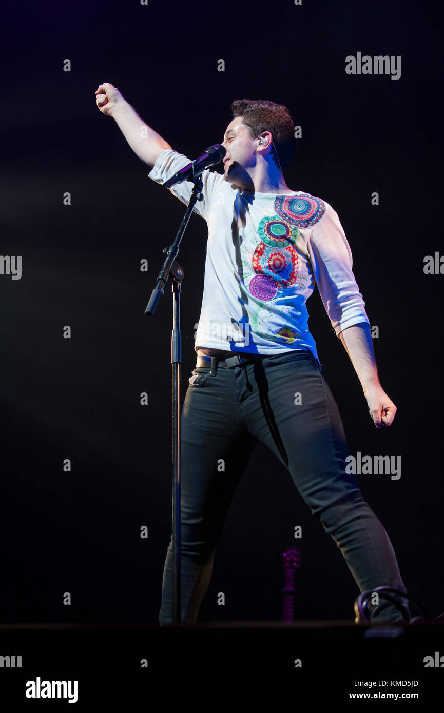 Liverpool, UK. 6th Dec, 2017. Singer, Max Restaino, performs as support ...