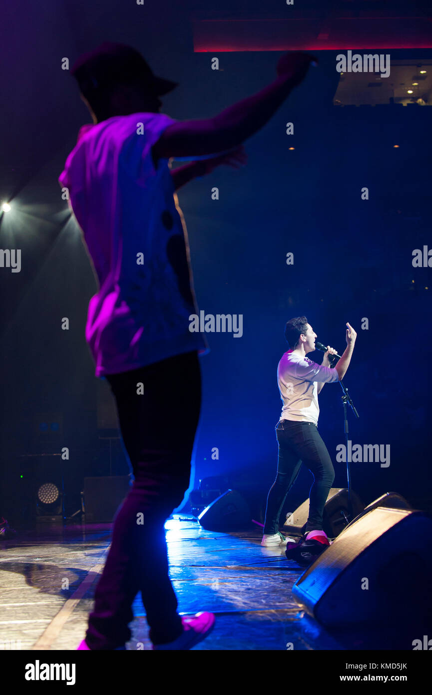 Liverpool, UK. 6th Dec, 2017. Singer, Max Restaino, performs as support ...
