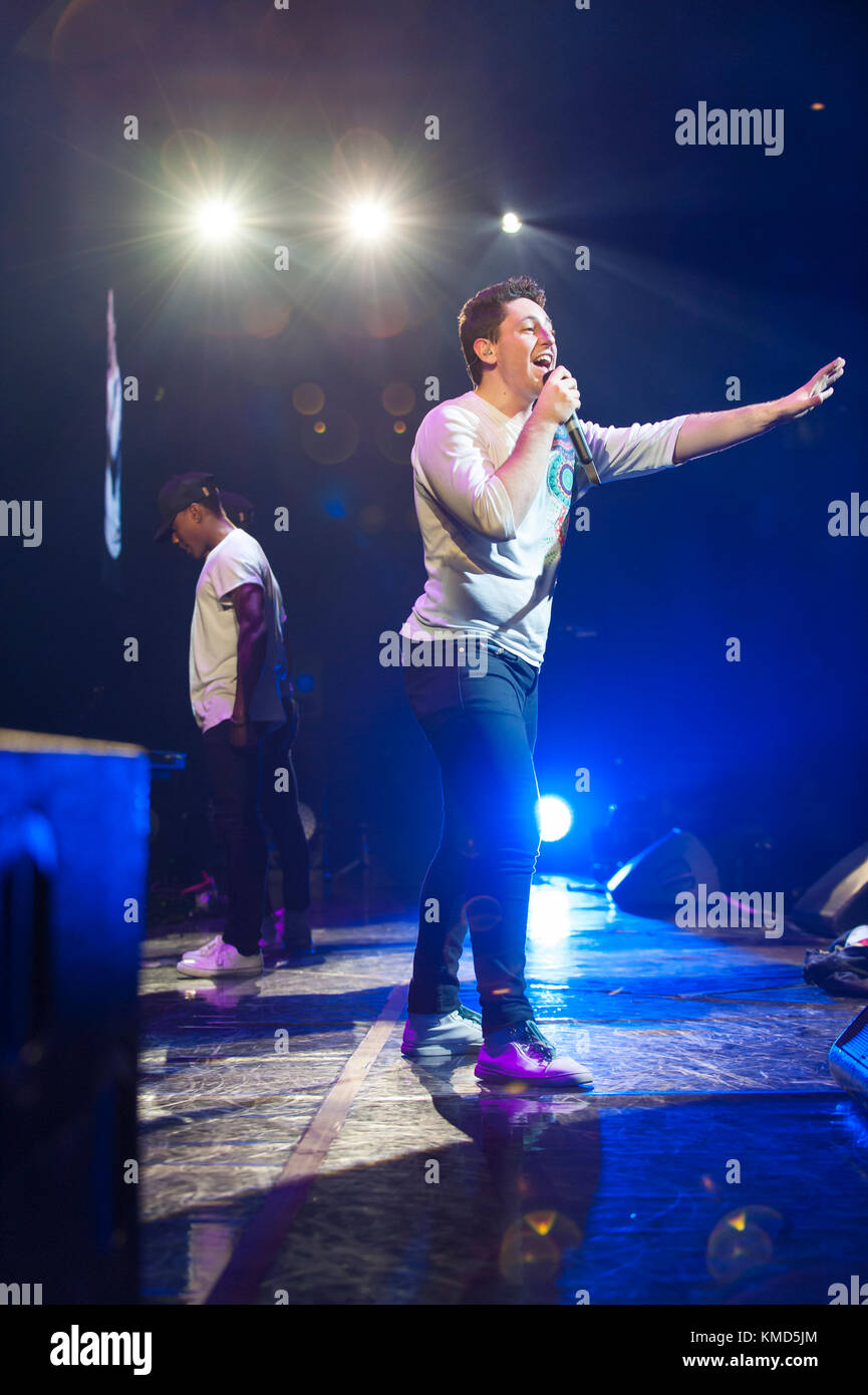 Liverpool, UK. 6th Dec, 2017. Singer, Max Restaino, performs as support ...