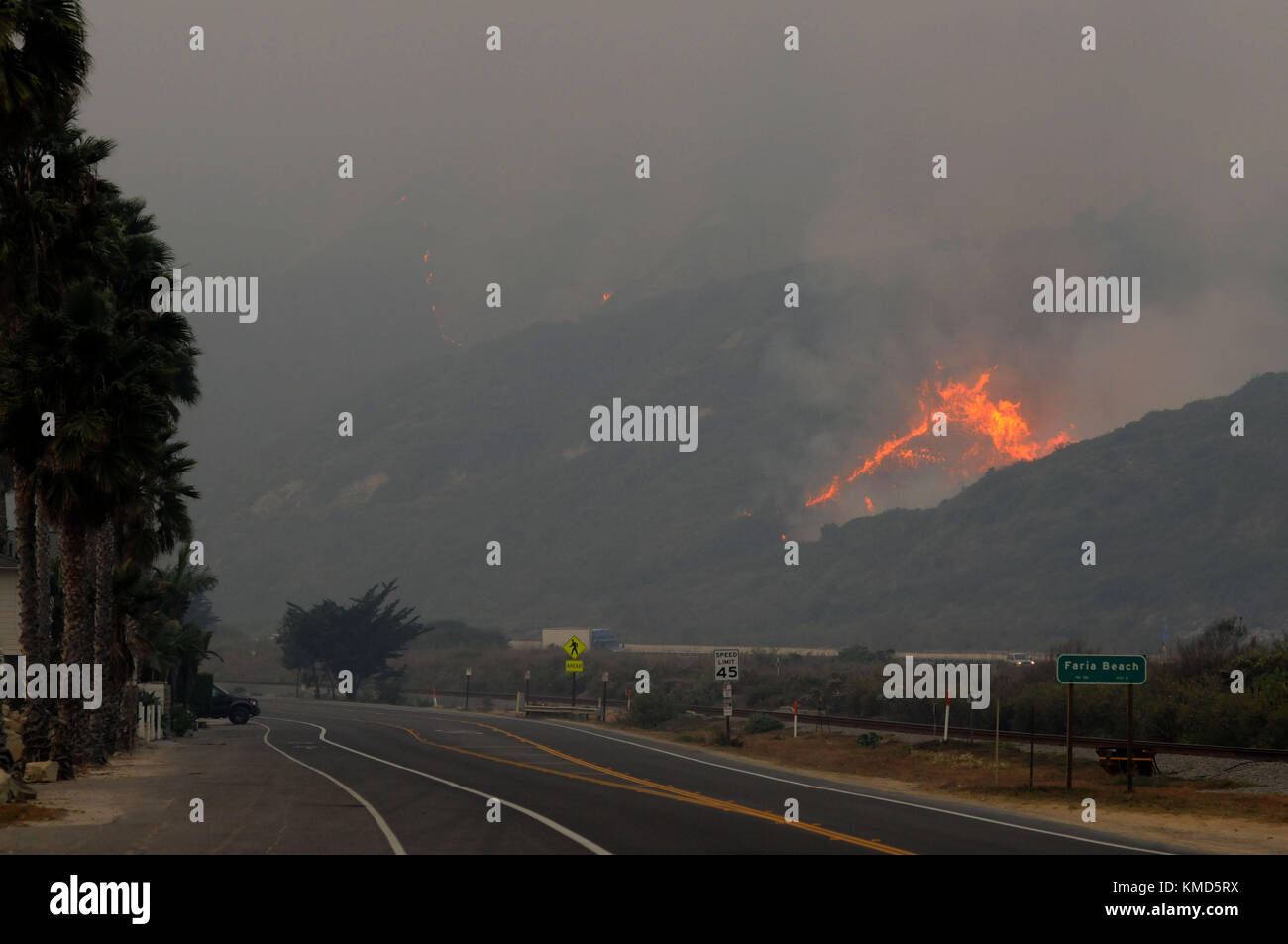 Ventura, California, USA. 6th Dec, 2017. The Thomas Fire burned slowly ...