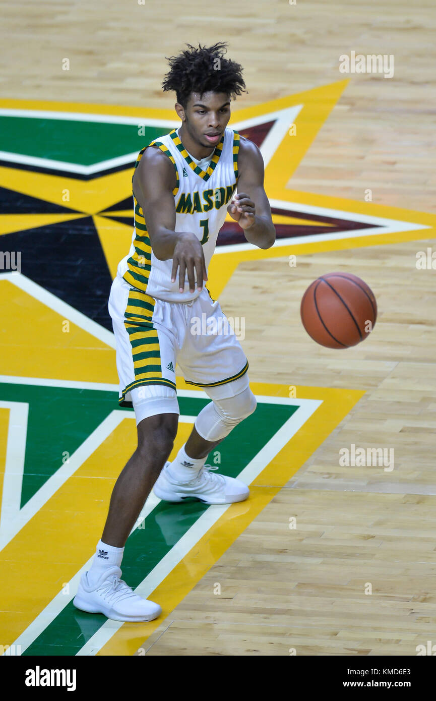 Fairfax, Virginia, USA. 6th Dec, 2017. JUSTIN KIER (1) passes the ball ...