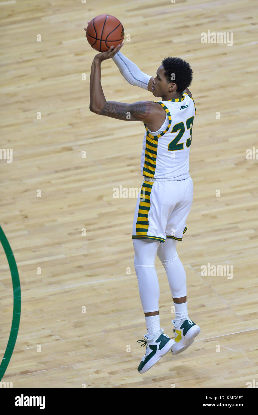 Fairfax, Virginia, USA. 6th Dec, 2017. JAVON GREENE (23) attempts to ...