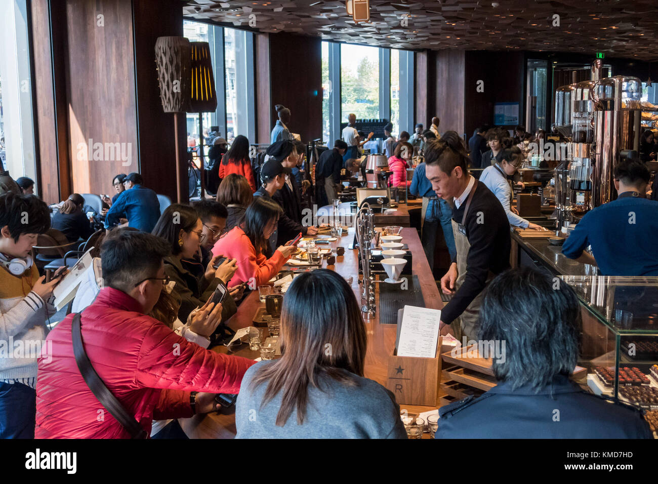 Starbucks reserve roastery in shanghai hi-res stock photography and ...