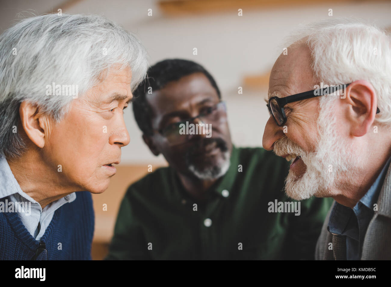 Staring contest hi-res stock photography and images - Alamy