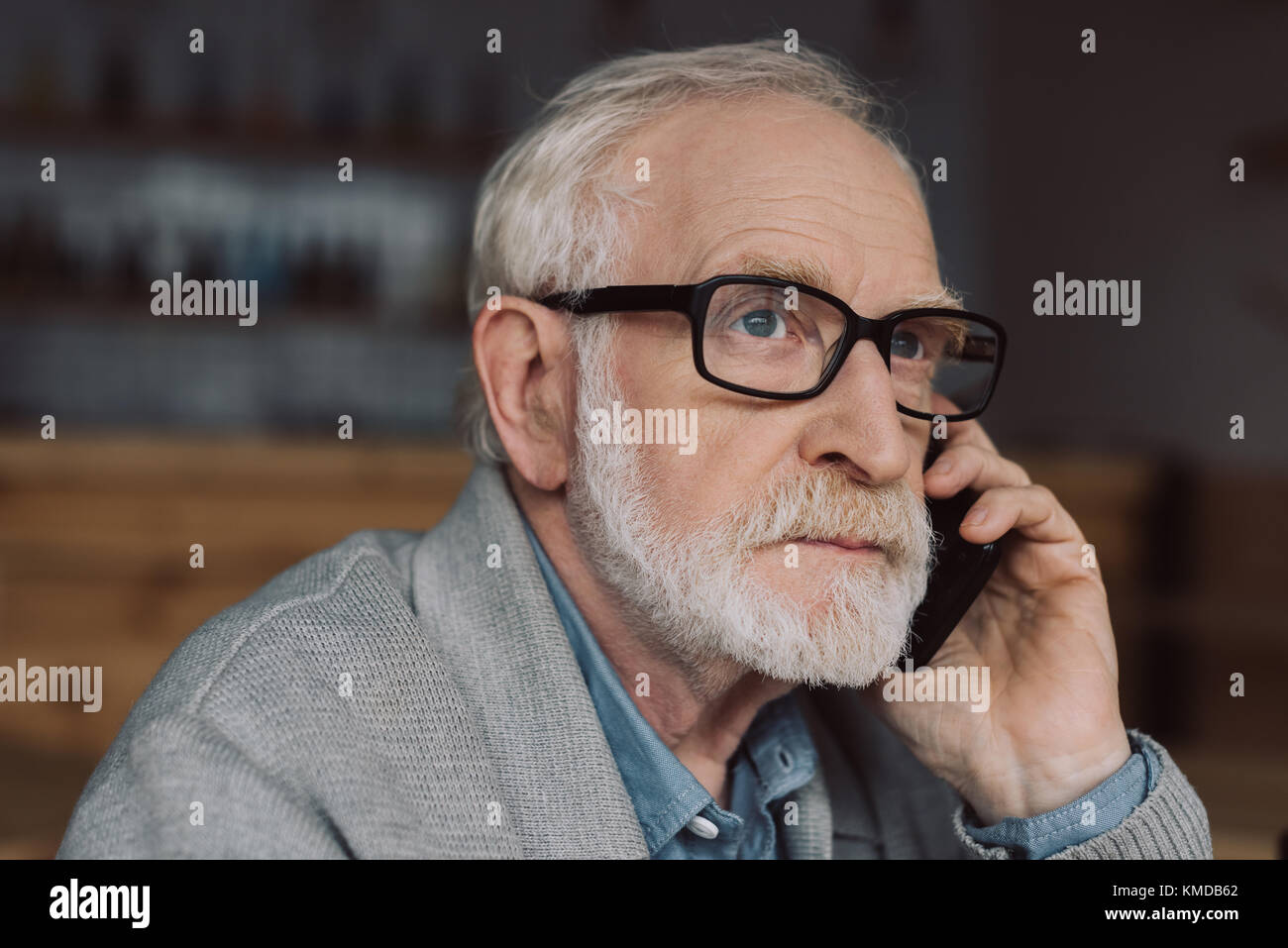 Old man computer phone hi-res stock photography and images - Alamy