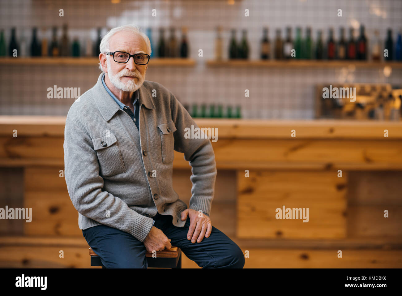 Old man sitting chair hi-res stock photography and images - Alamy