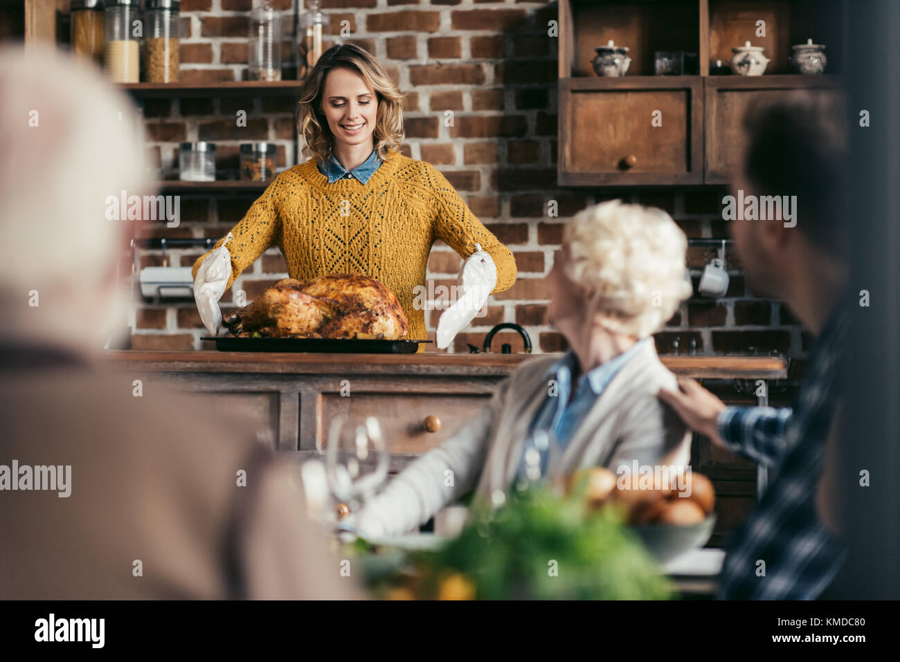 woman with thanksgiving turkey Stock Photo - Alamy