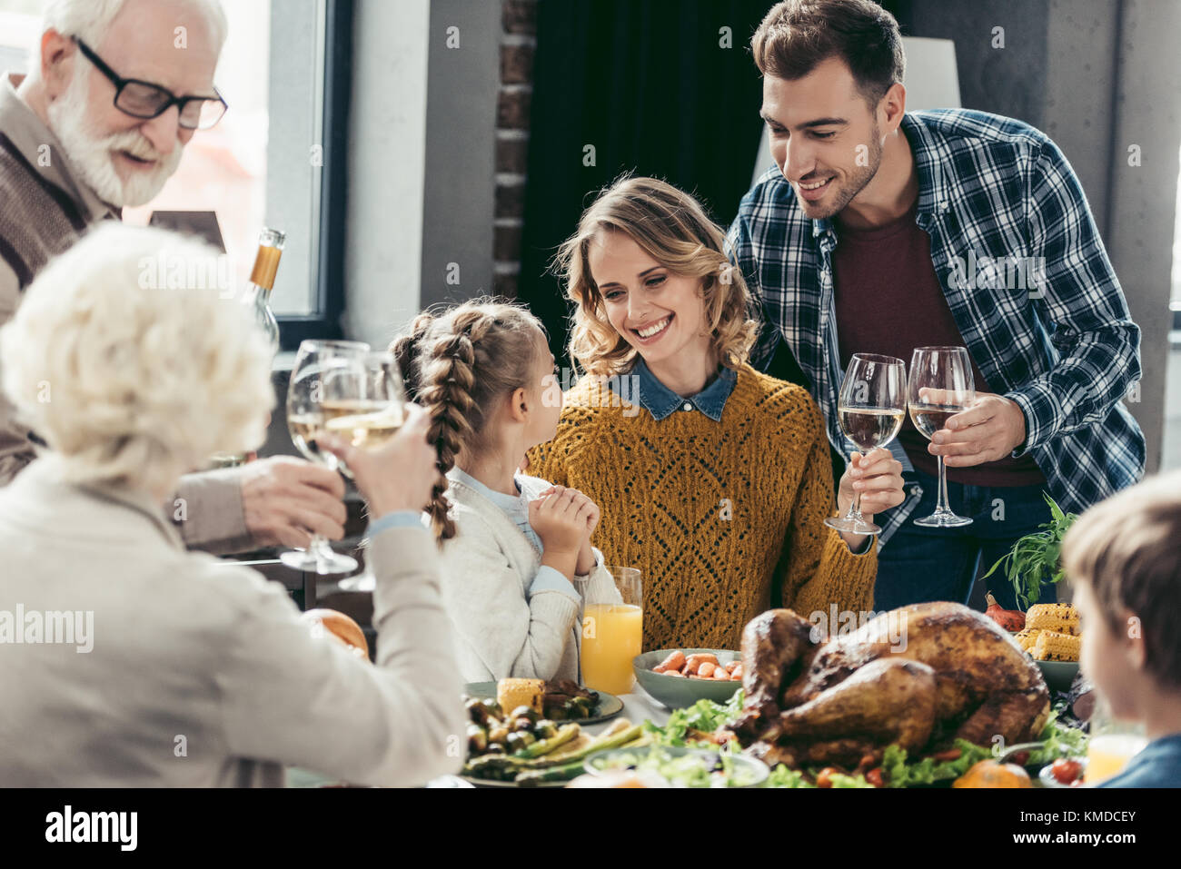 Large family dinner hi-res stock photography and images - Alamy