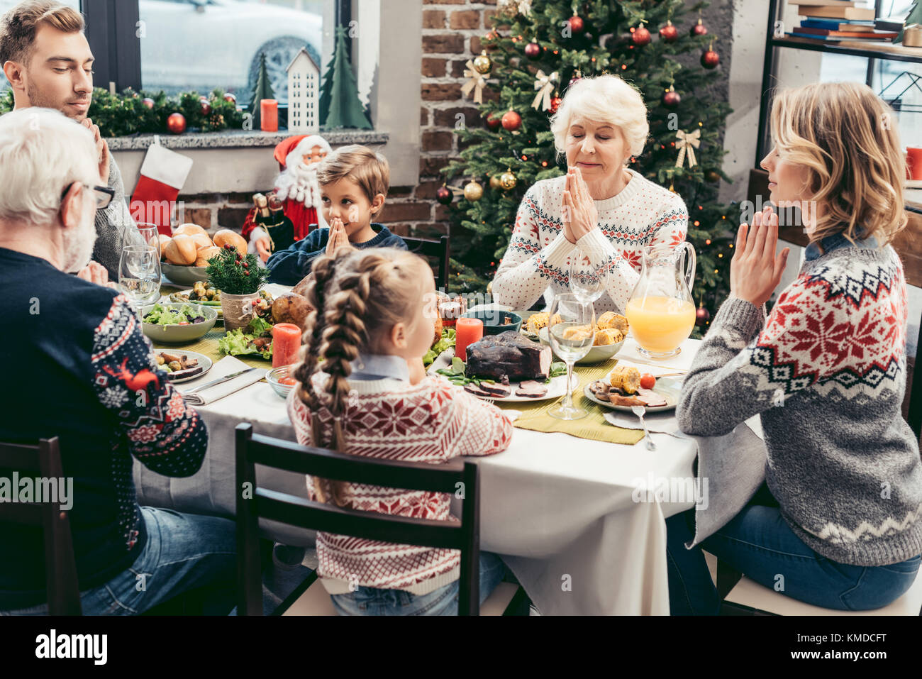 Female kids children praying hi-res stock photography and images - Alamy