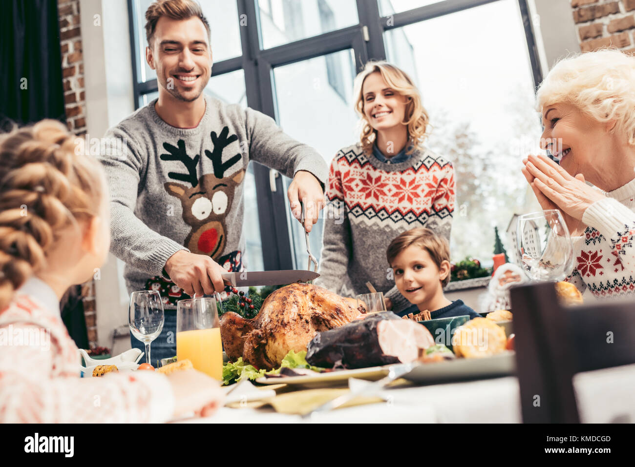 Family enjoying christmas hi-res stock photography and images - Alamy