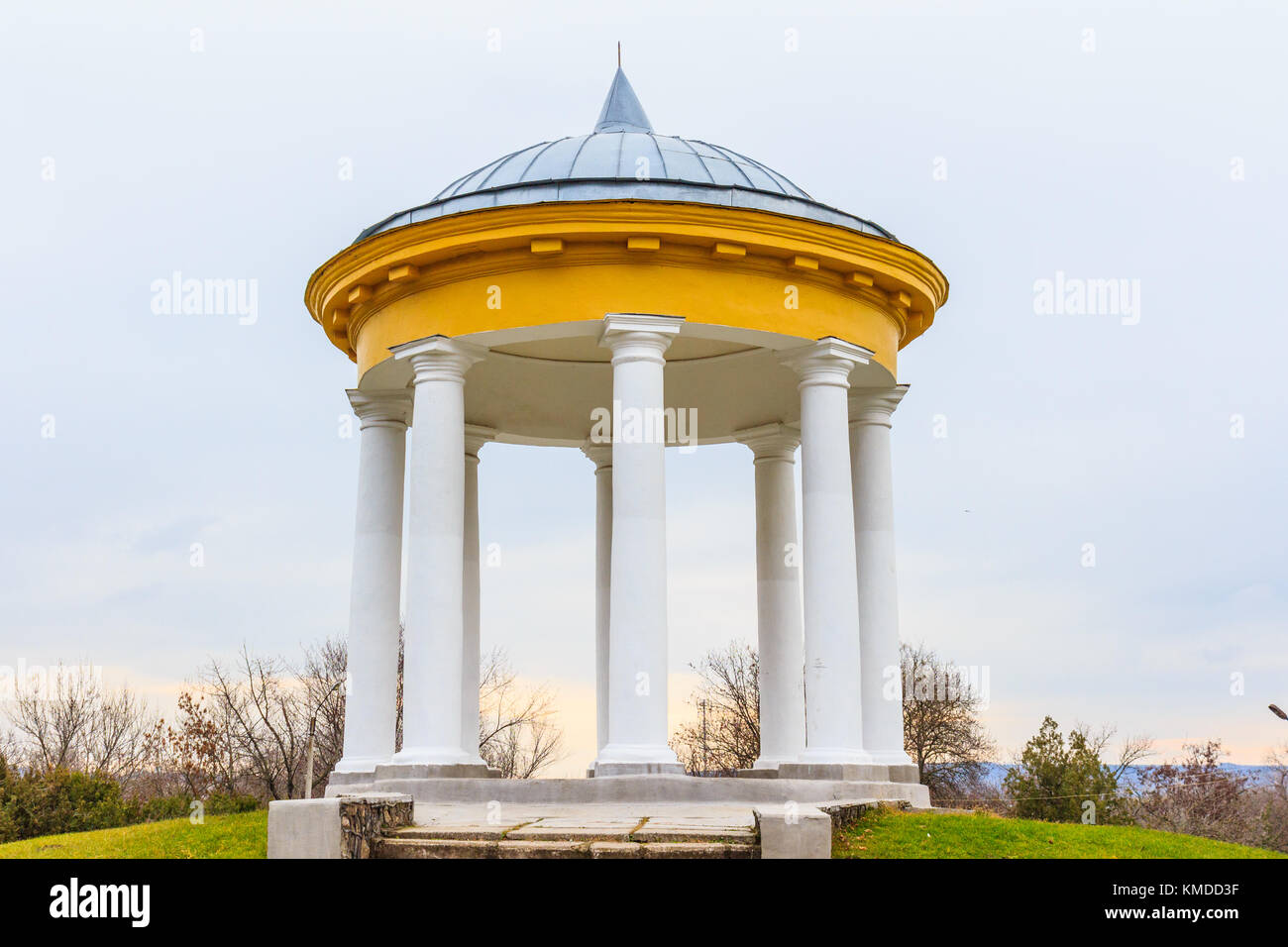 The royal rotunda stands on the central avenue of the Park. Ostrovsky ...