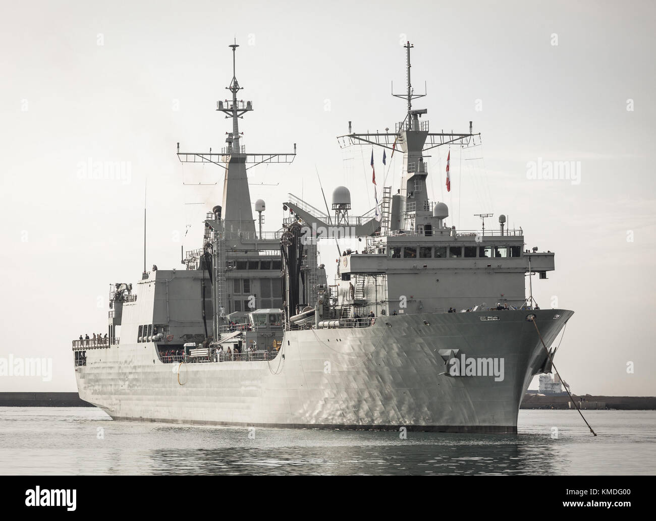 375 refugees landed in Salerno on board the Spanish ship 'Cantabria ...