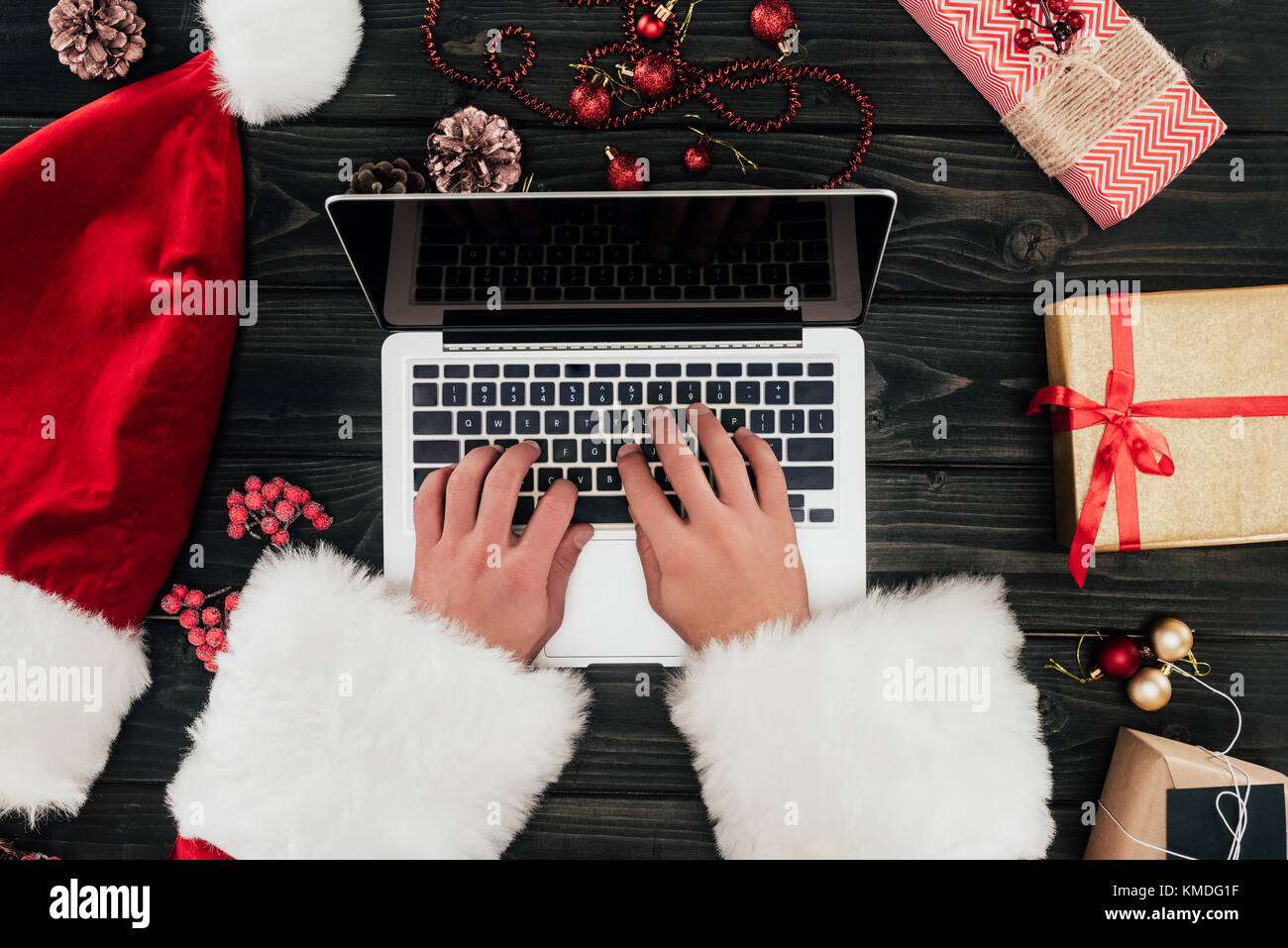 Santa claus using laptop Stock Photo - Alamy