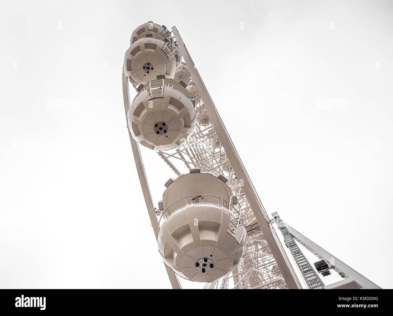 White Ferris wheel Stock Photo - Alamy