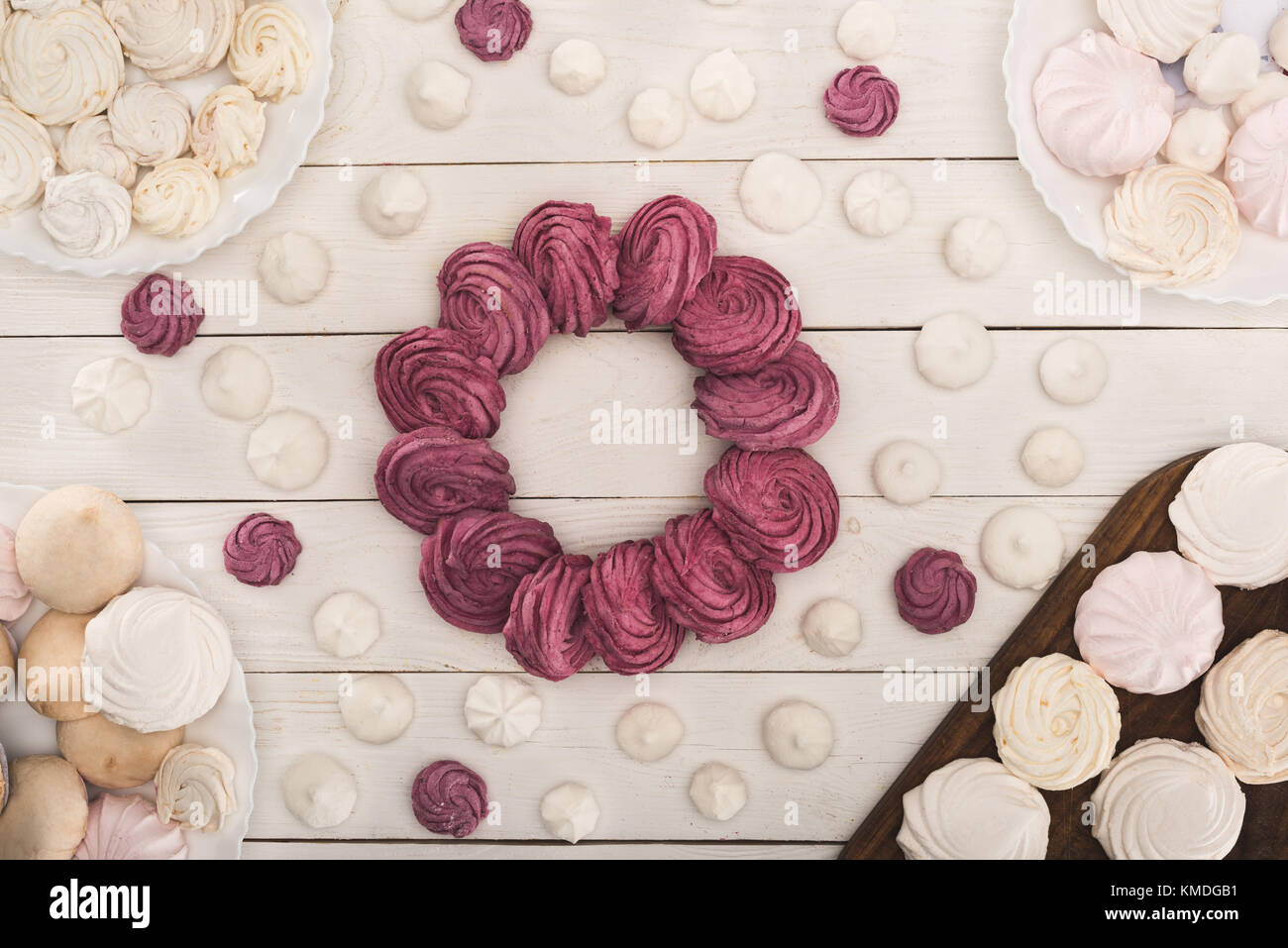 circle of berry marshmallows Stock Photo - Alamy