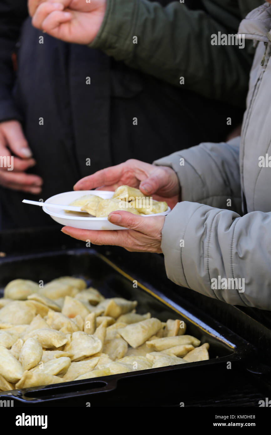 Warm food for the poor and homeless Stock Photo - Alamy