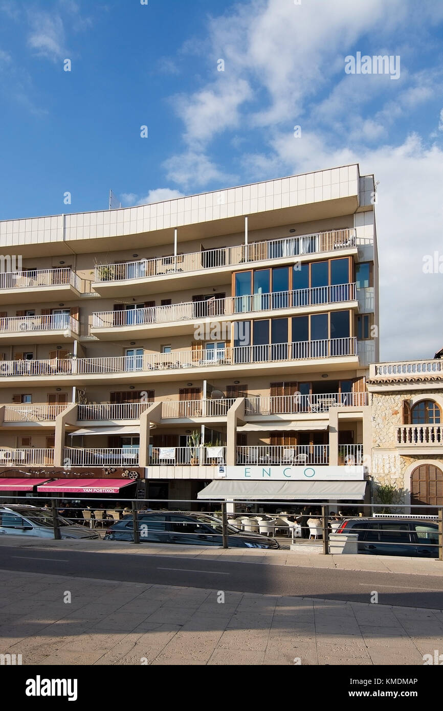 Spanish style beach restaurant hi-res stock photography and images - Alamy