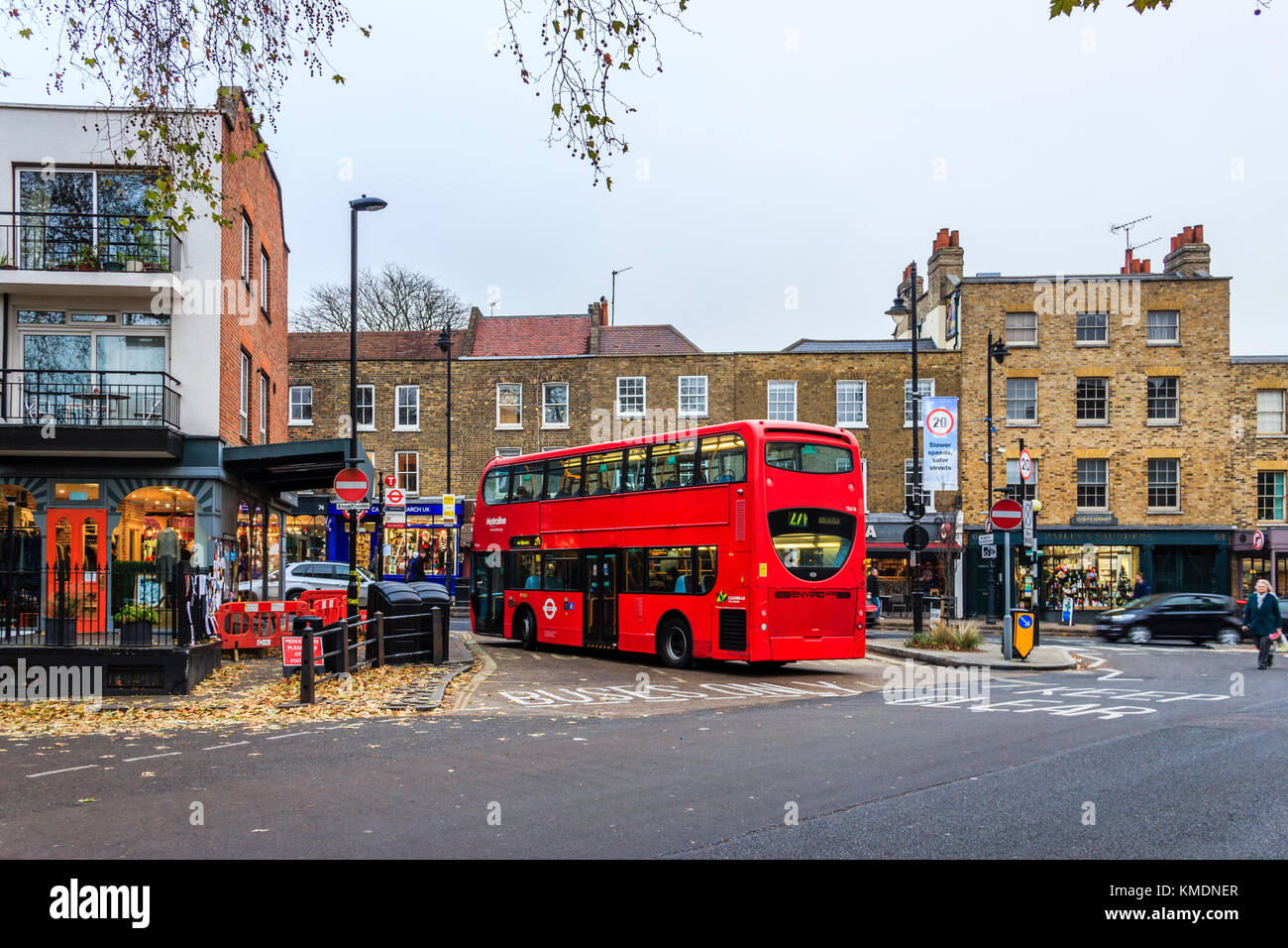 271 bus turning in South Grove, Highgate Village, London, UK Stock ...