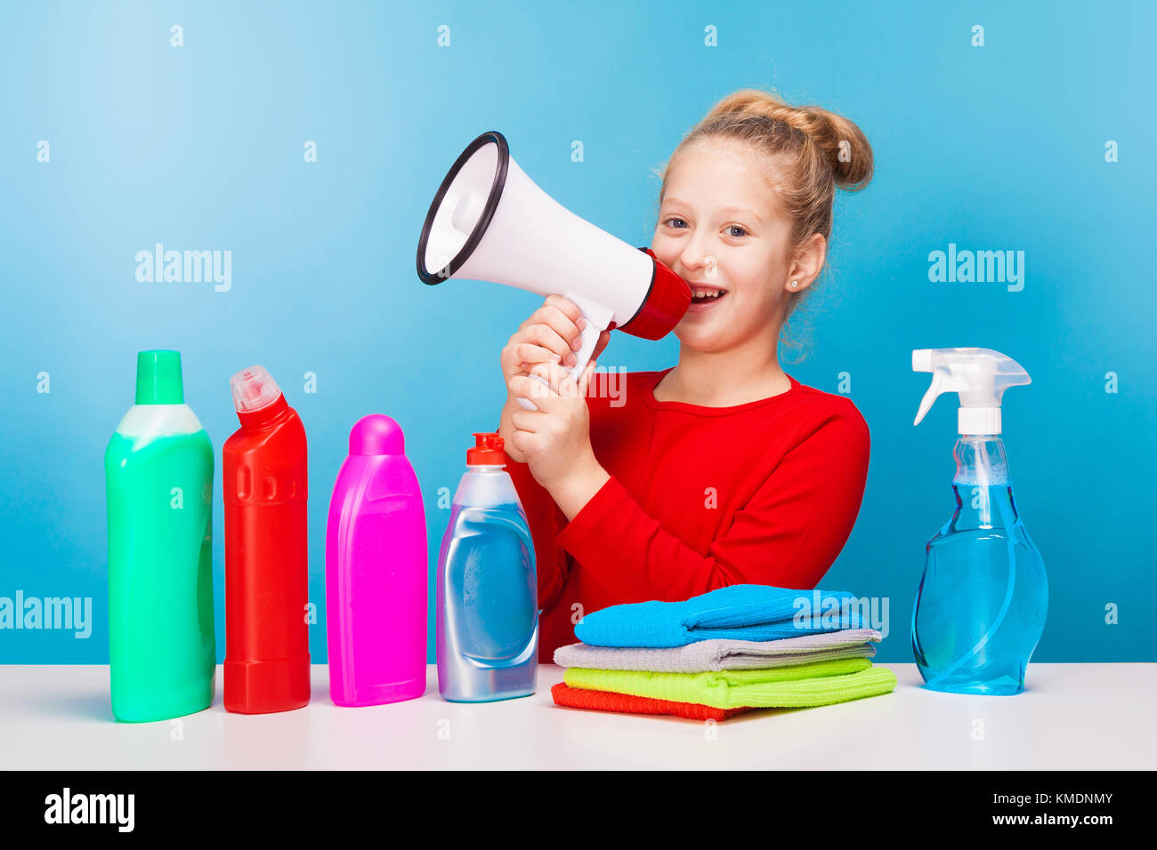 a little girl with cleaning products Stock Photo - Alamy