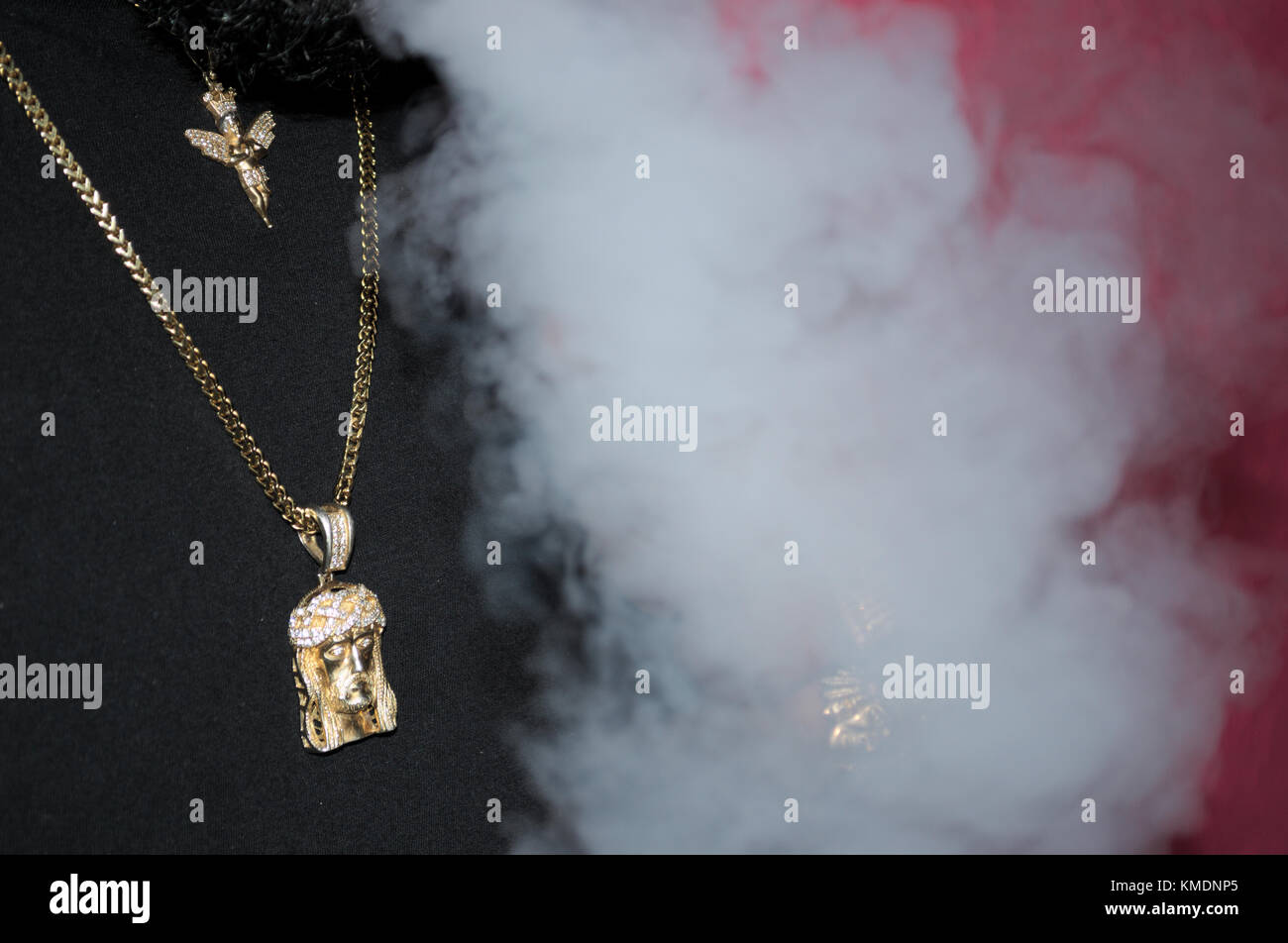 Gold chain bling hi-res stock photography and images - Alamy