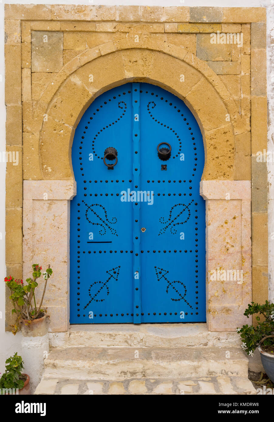Blue door with arch hi-res stock photography and images - Alamy