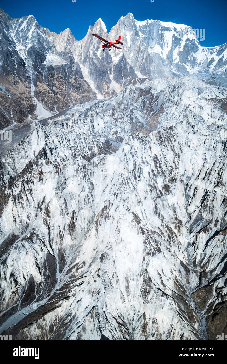 Flight over the himalayas hi-res stock photography and images - Alamy