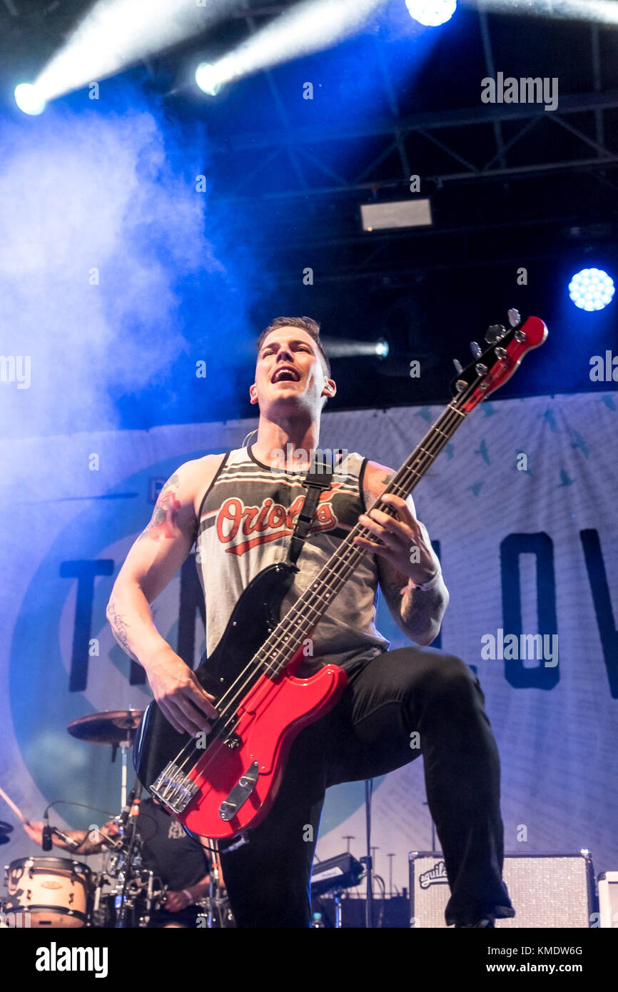 Zack merrick all time low hi-res stock photography and images - Alamy