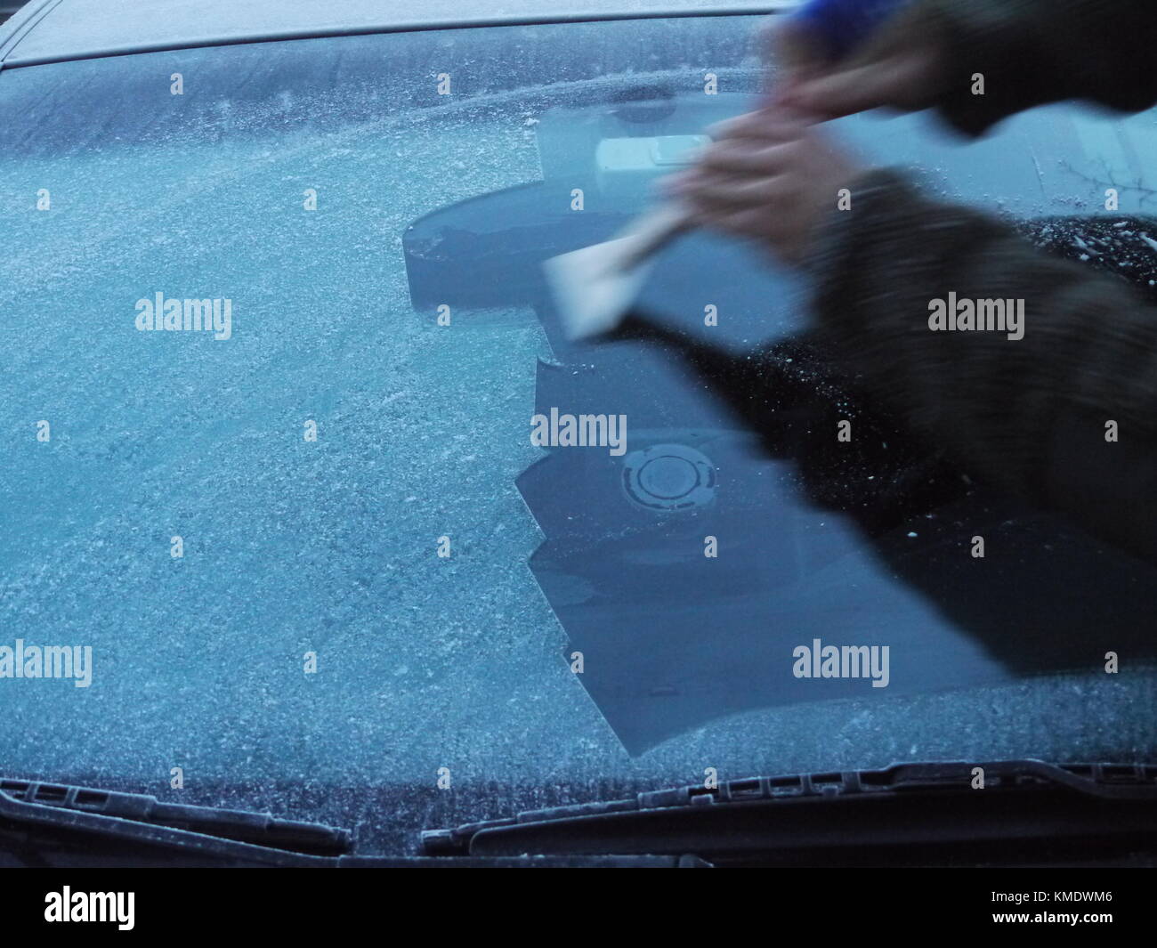 wind shield frozen Stock Photo - Alamy