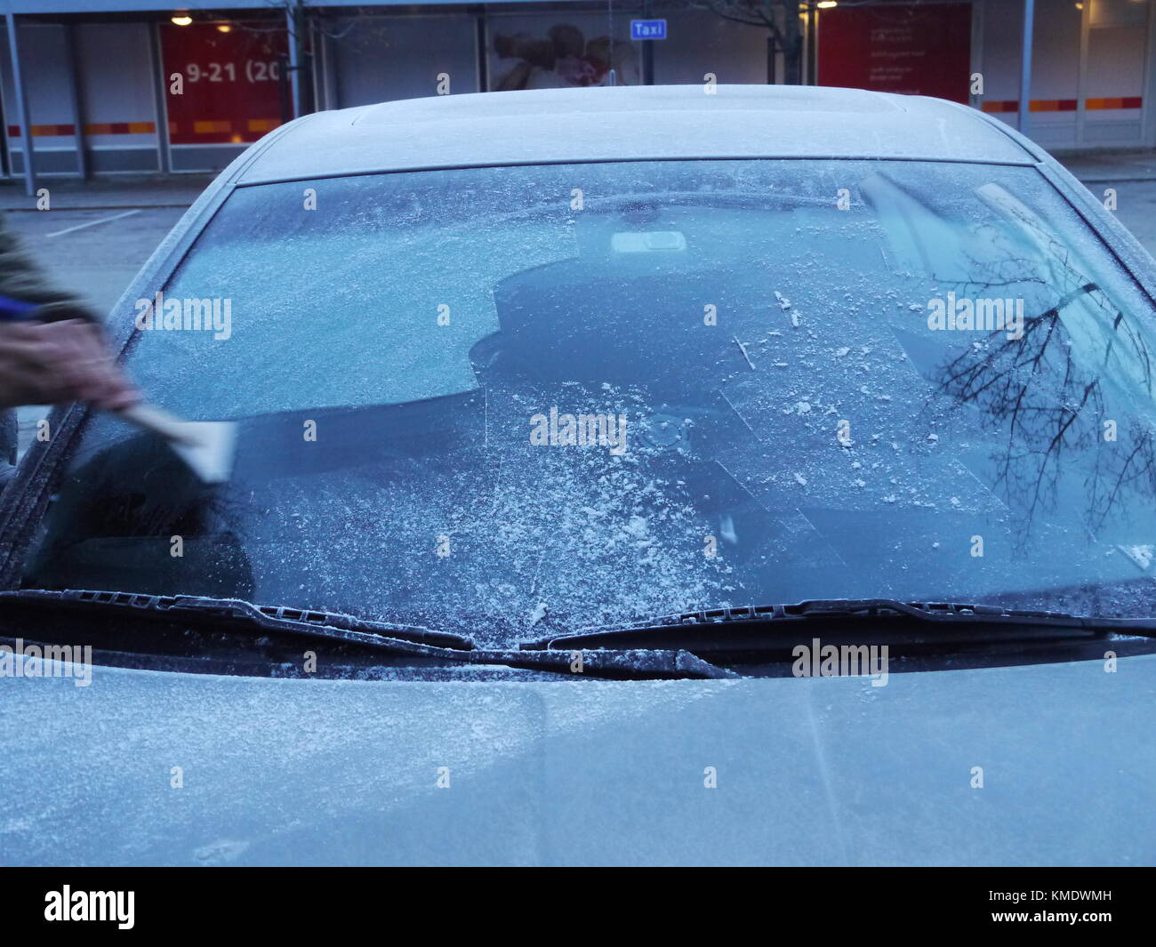 wind shield frozen Stock Photo - Alamy