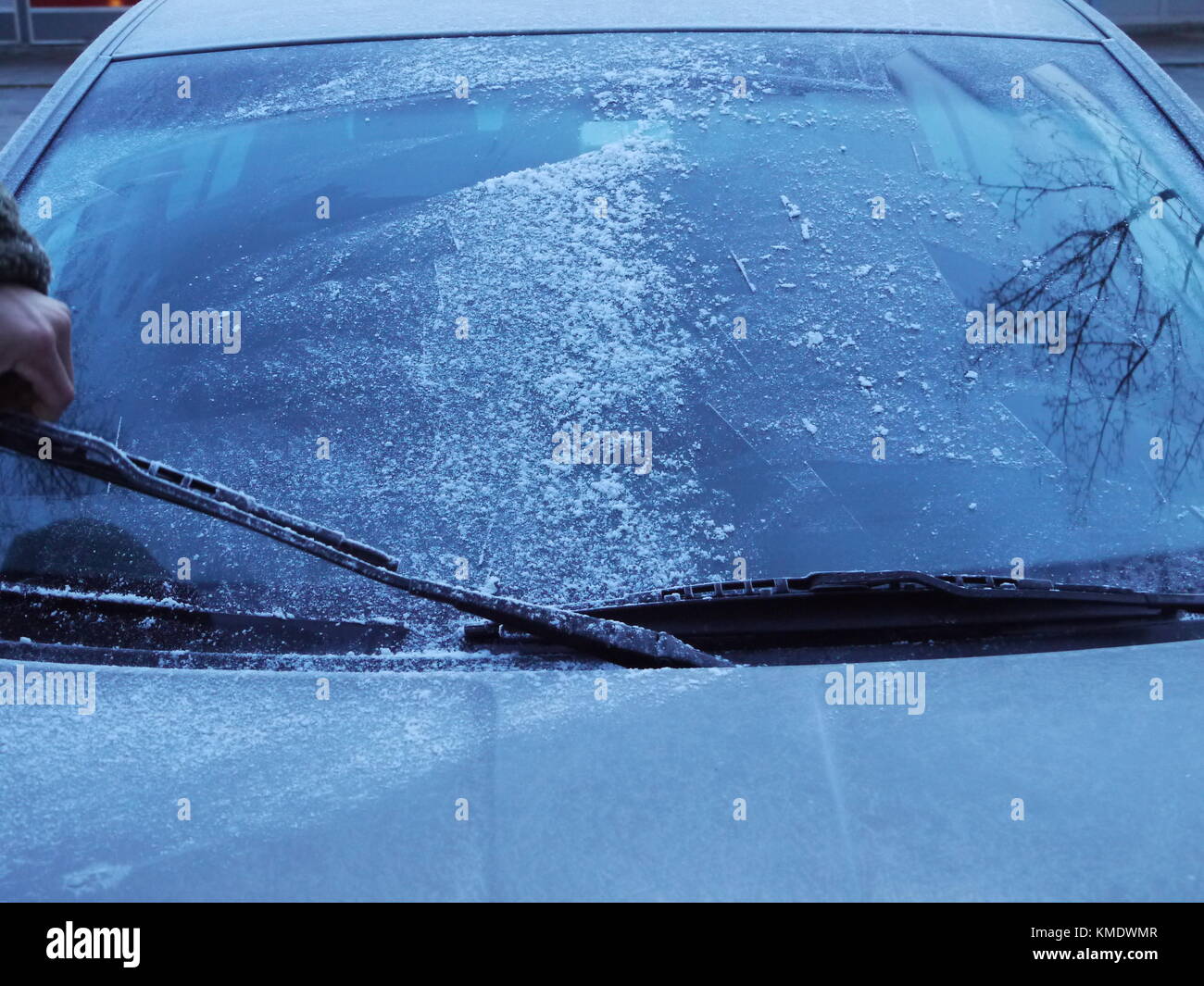 wind shield frozen Stock Photo - Alamy
