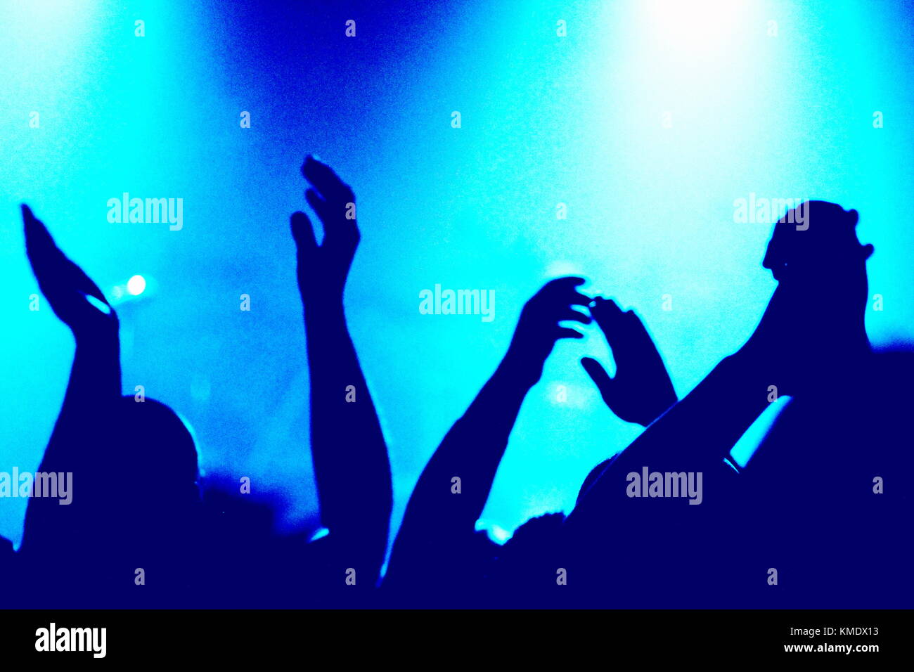 Hands clapping concert hi-res stock photography and images - Alamy