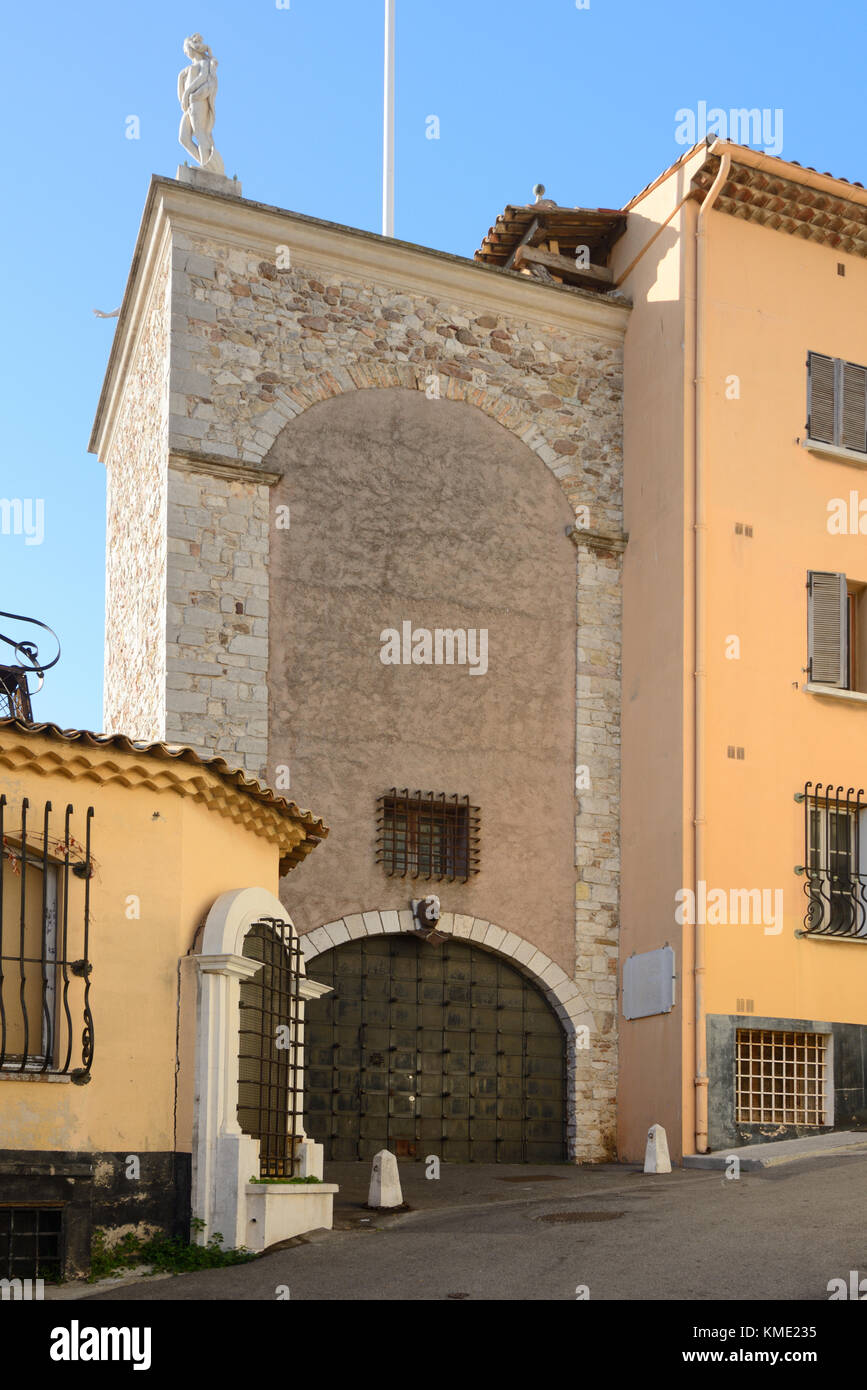 The man in the iron mask hi-res stock photography and images - Alamy