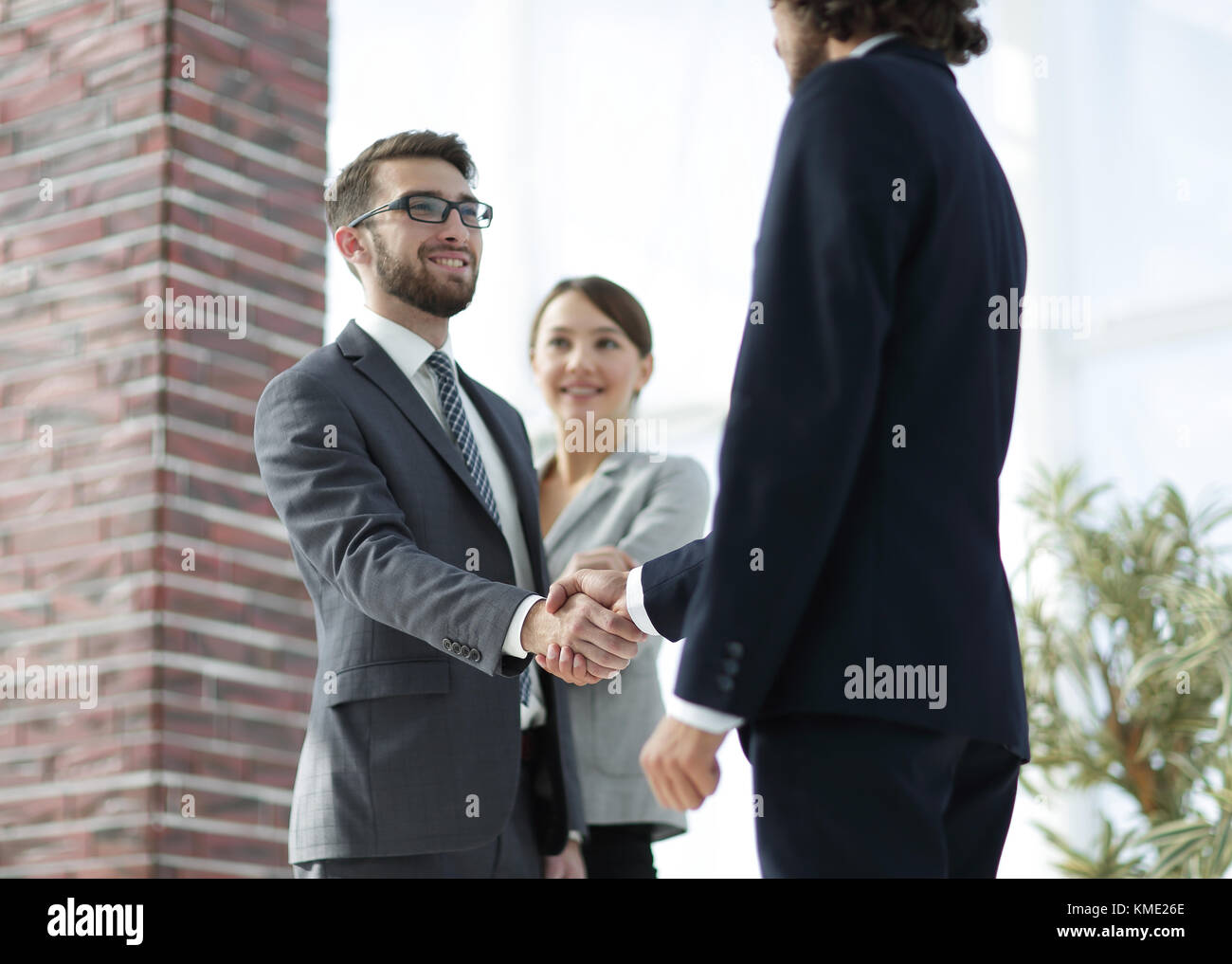 Two Business men shaking hands Stock Photo - Alamy
