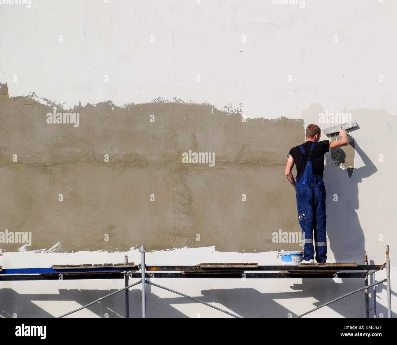 Scaffold platform plaster hi-res stock photography and images - Alamy