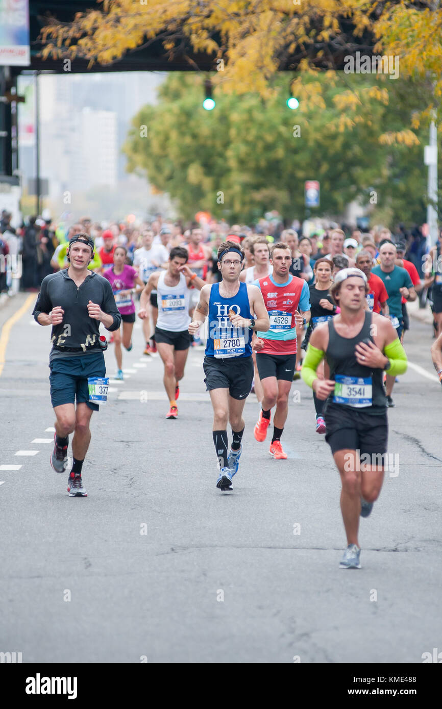 TCS New York City Marathon 2017 - Runners making their way through ...